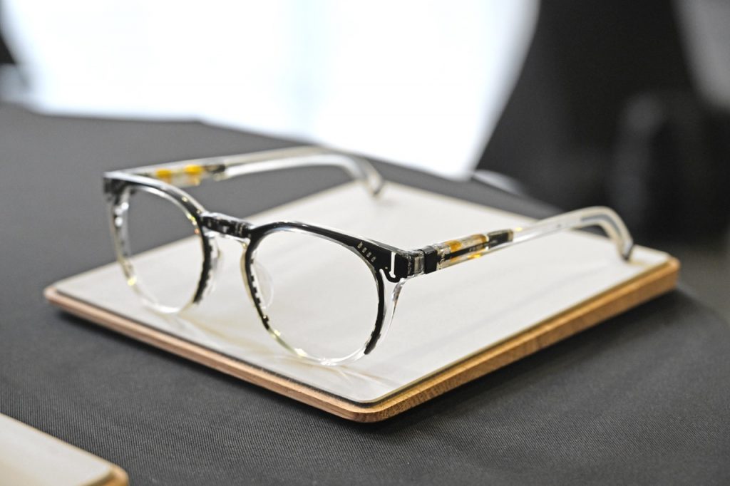 IXI glasses: adaptive optics and a new optician‑led distribution model ...
